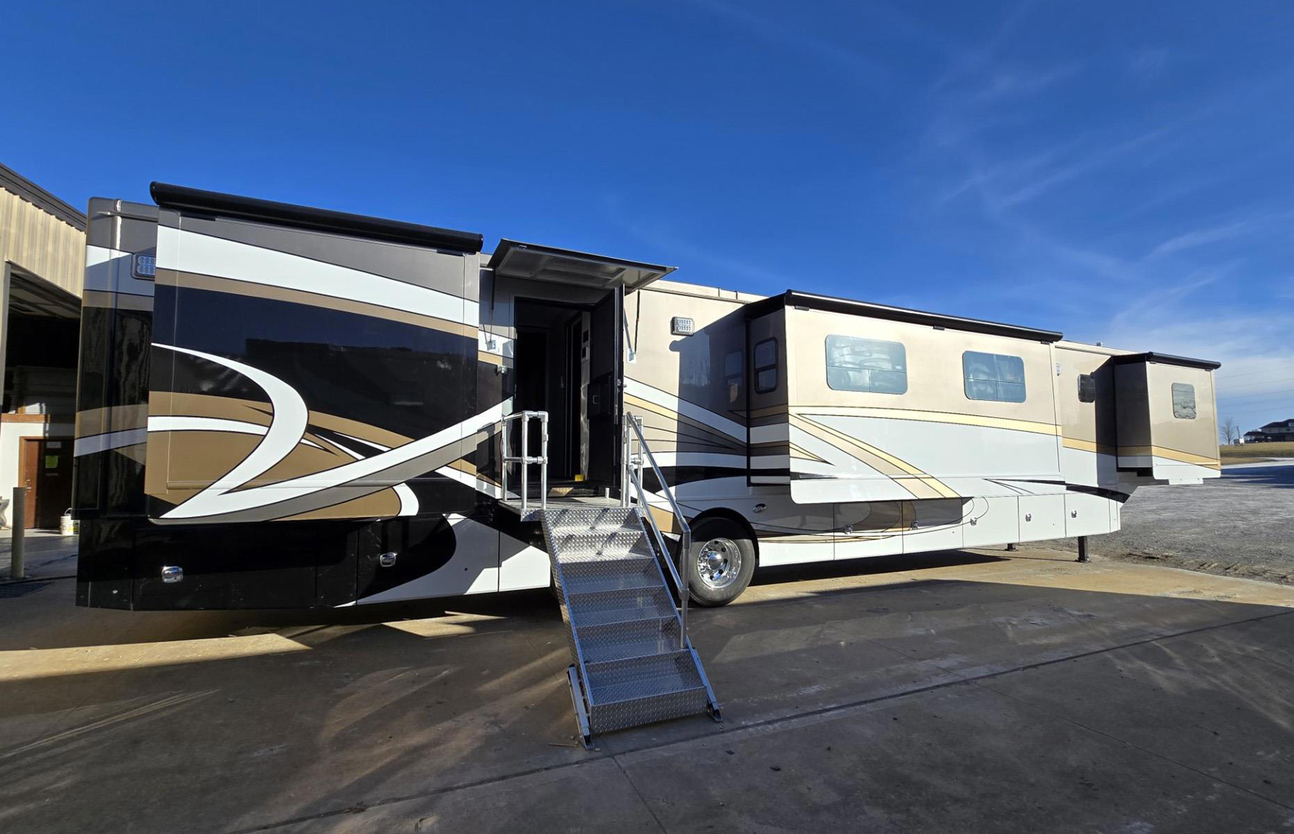 Monster Motorhomes: Inside The World's Biggest RVs Monster Motorhomes: Inside The World's Biggest RVs