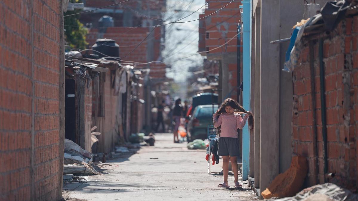 La UCA cuestiona la baja de la pobreza informada por el INDEC y ...