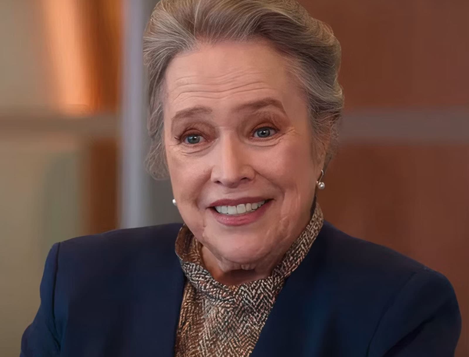 Kathy Bates heitti Adam Sandler -klassikon käsikirjoituksen roskiin ...
