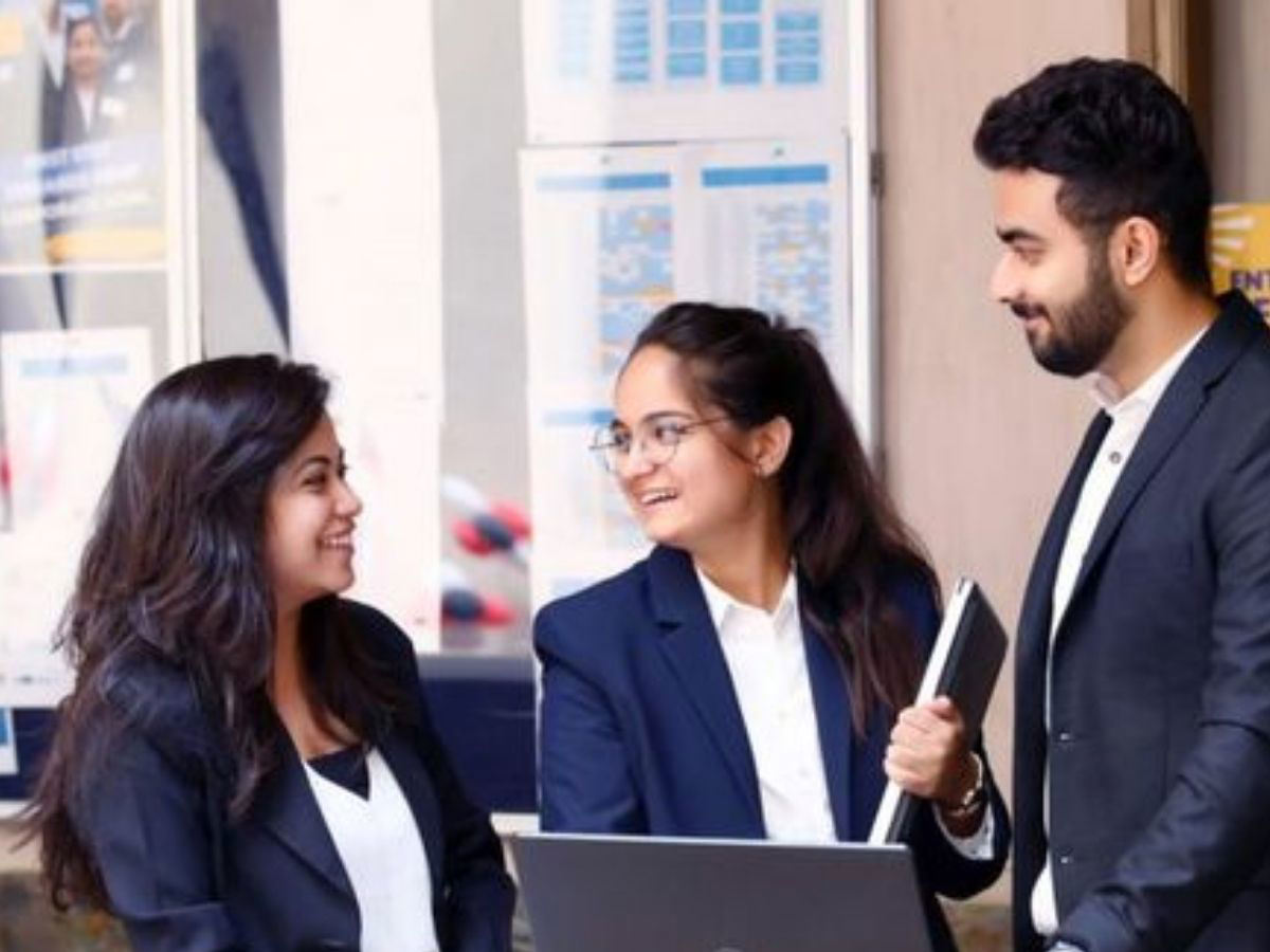 BBA Vs BCom: नौकरी के लिहाज से बीबीए और बीकॉम में से क्या है बेहतर, कौन ... BBA Vs BCom: नौकरी के लिहाज से बीबीए और बीकॉम में से क्या है बेहतर, कौन ...