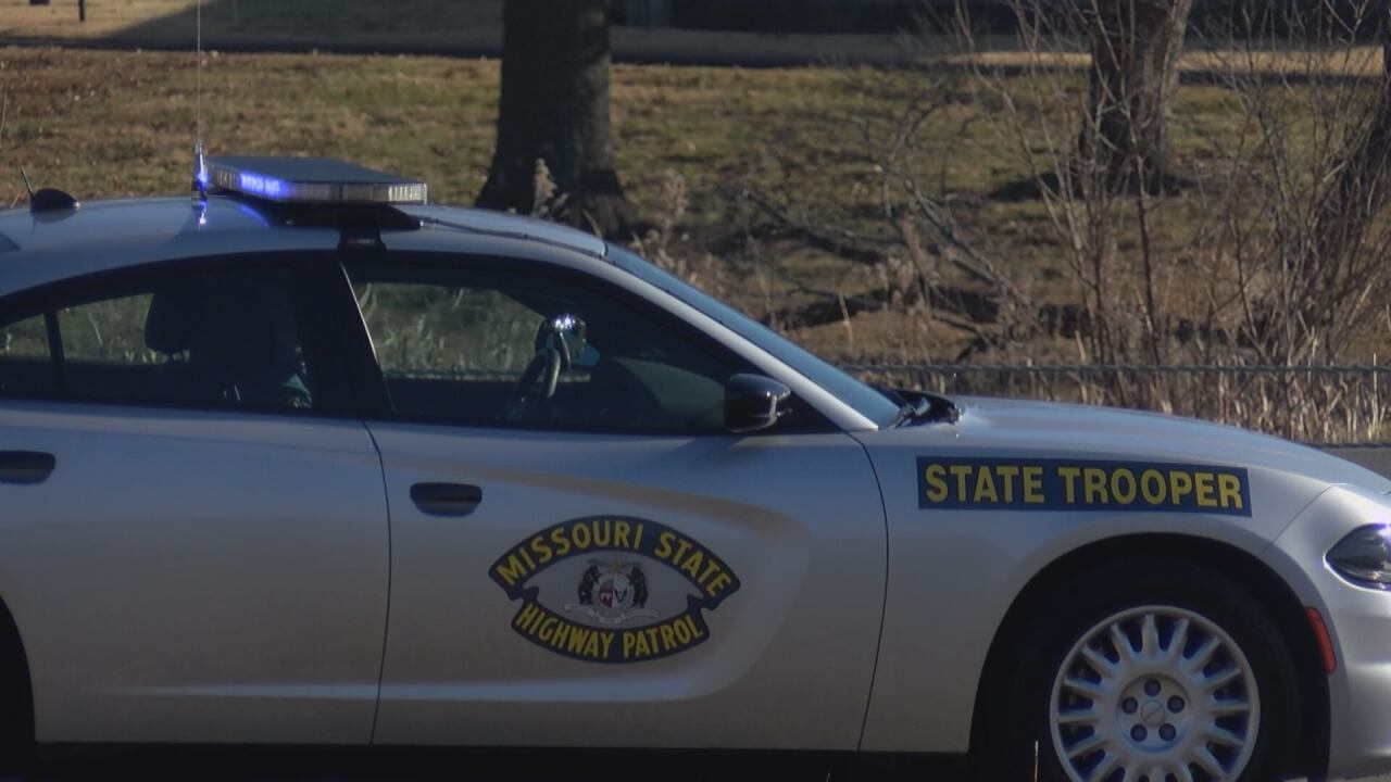 Driver dies after 3-vehicle crash on Missouri 210 near Liberty airport