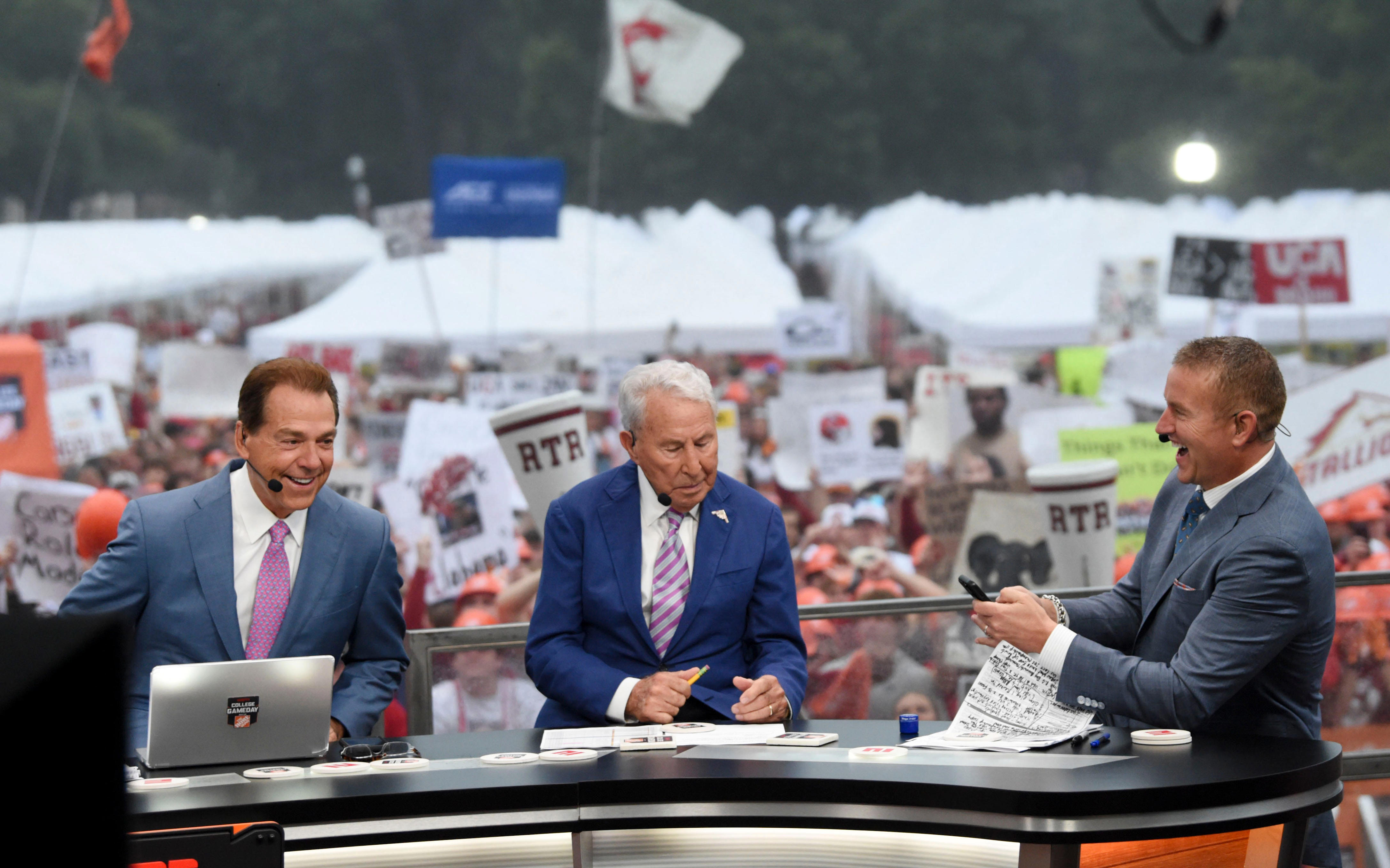 Where is 'College GameDay' this week? Location, schedule, guest picker ...