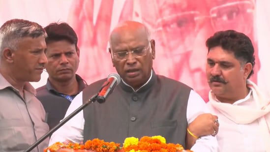 J&K polls: Mallikarjun Kharge falls ill at rally, later says 'I’ll stay ... J&K polls: Mallikarjun Kharge falls ill at rally, later says 'I’ll stay ...
