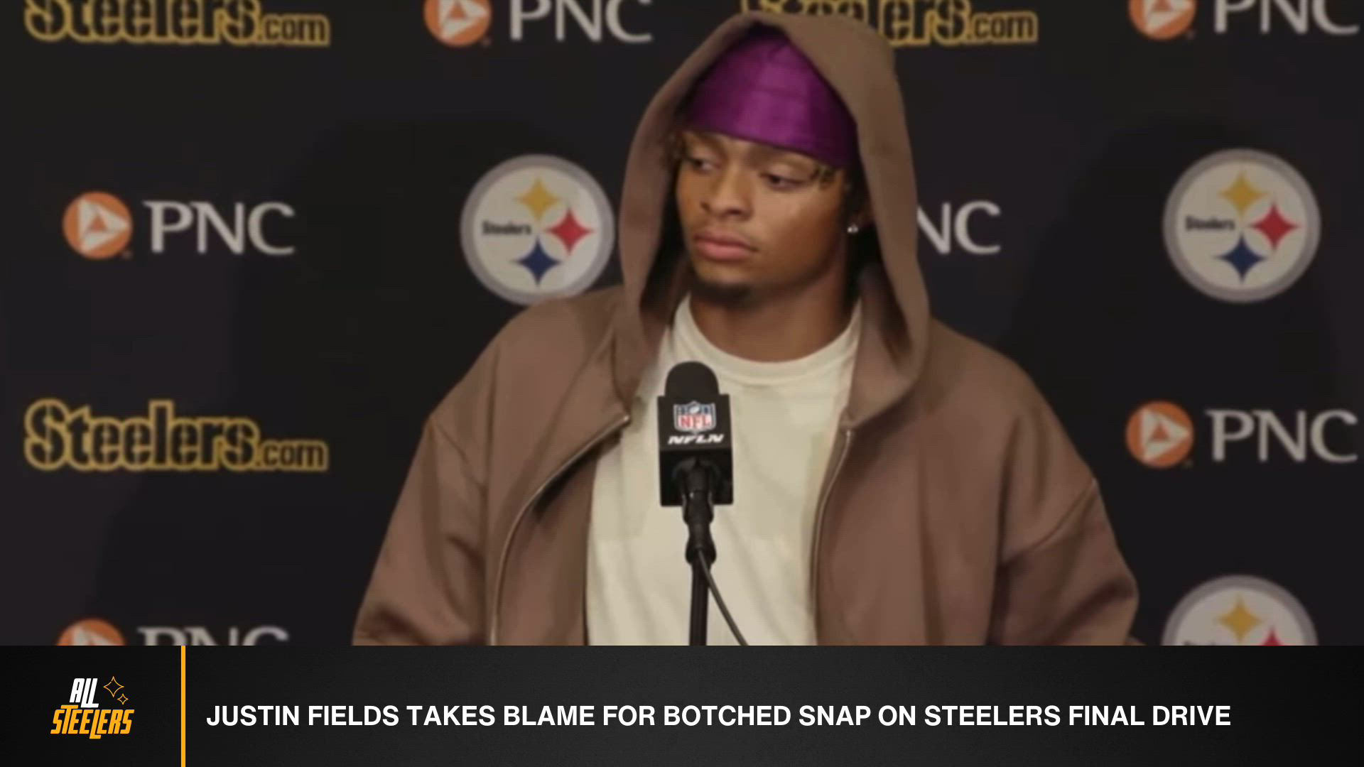 Justin Fields Takes Blame for Steelers Botched Snap Justin Fields Takes Blame for Steelers Botched Snap