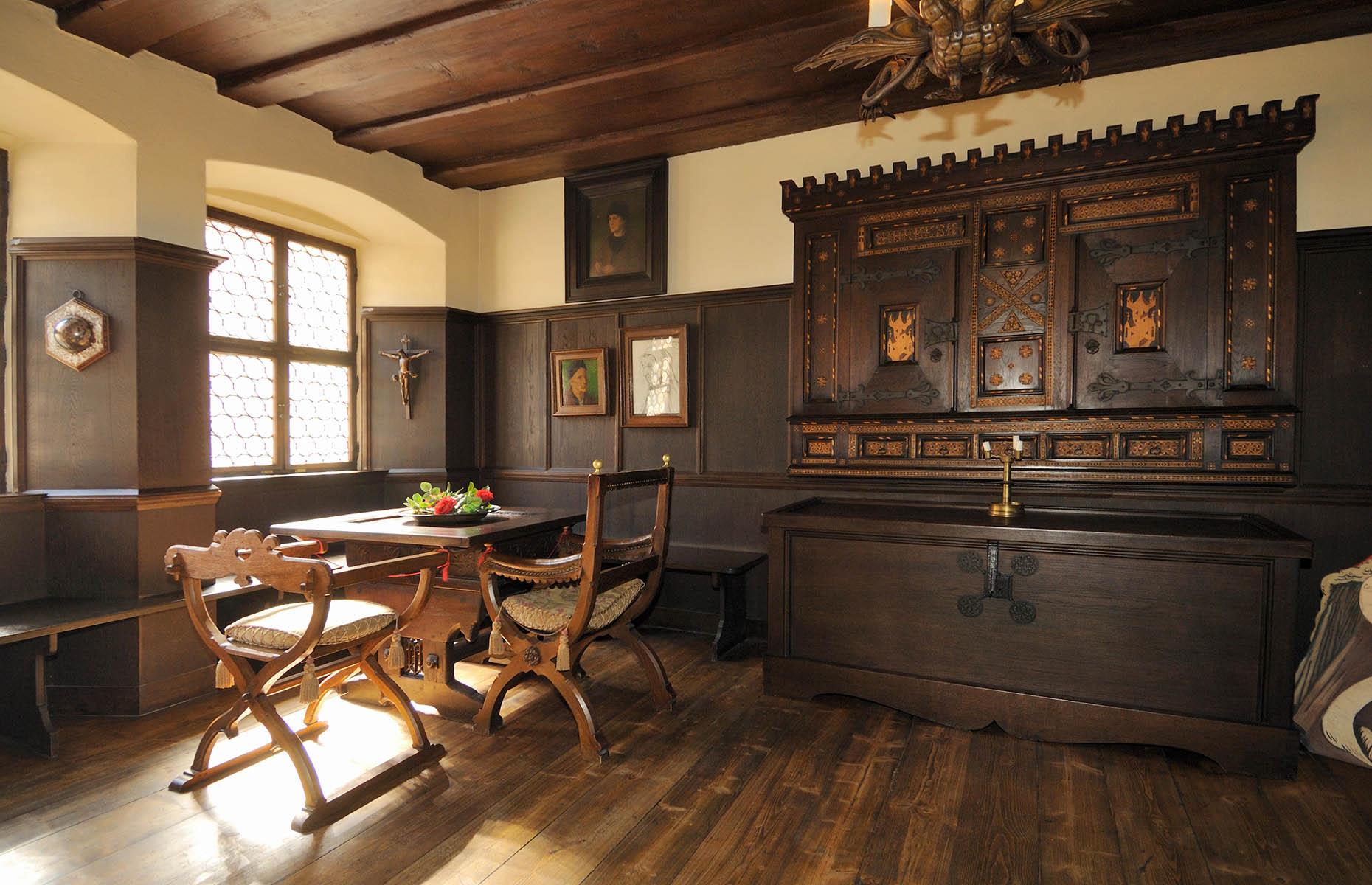 Presume Lis Vega a Naldo Uwe, su esposo 20 años menor que ella