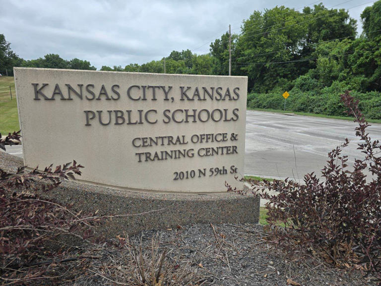 KCKPS students receive record number of scholarships for higher education