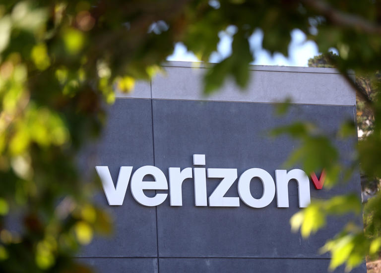 Is Verizon down? Verizon customers report outages today. See outage map ...
