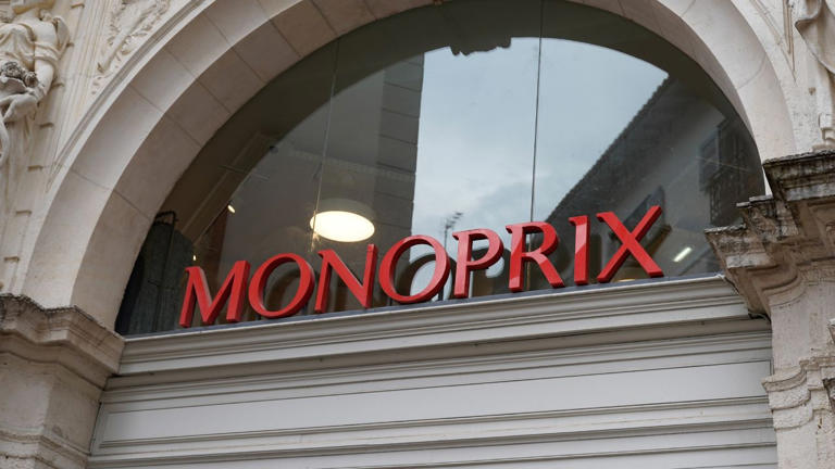 Pile dans la tendance, ce pull bordeaux Monoprix est conçu dans la ...