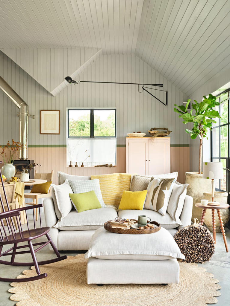 Master the art of sofa styling: 5 essential rules to follow