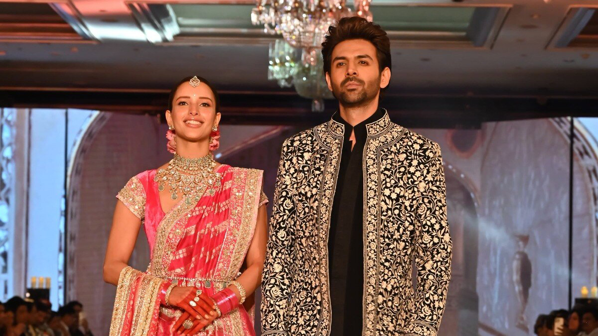 Bhool Bhulaiyaa 3 co-stars Kartik Aaryan-Triptii Dimri look enchanting ... Bhool Bhulaiyaa 3 co-stars Kartik Aaryan-Triptii Dimri look enchanting ...