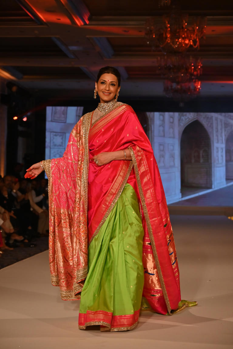 Watch: Kartik Aaryan and Triptii Dimri turn showstoppers for Manish ... Watch: Kartik Aaryan and Triptii Dimri turn showstoppers for Manish ...