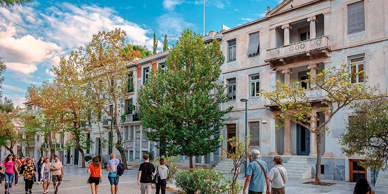 Πανηγυρίζει ο Stama τη διάσωση 20.000 ακινήτων Airbnb