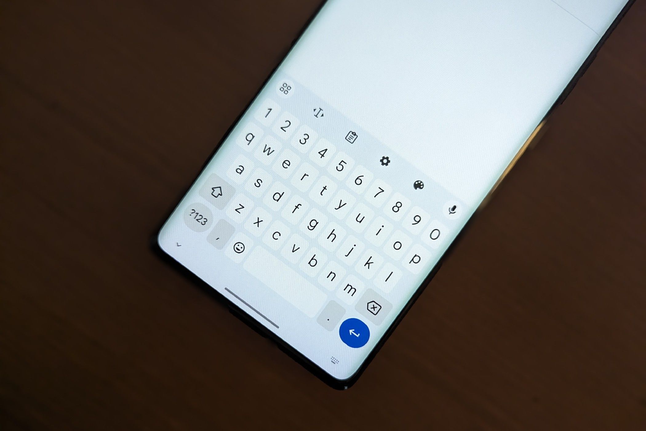 Google Keyboard Update May Hide Punctuation Like the iPhone