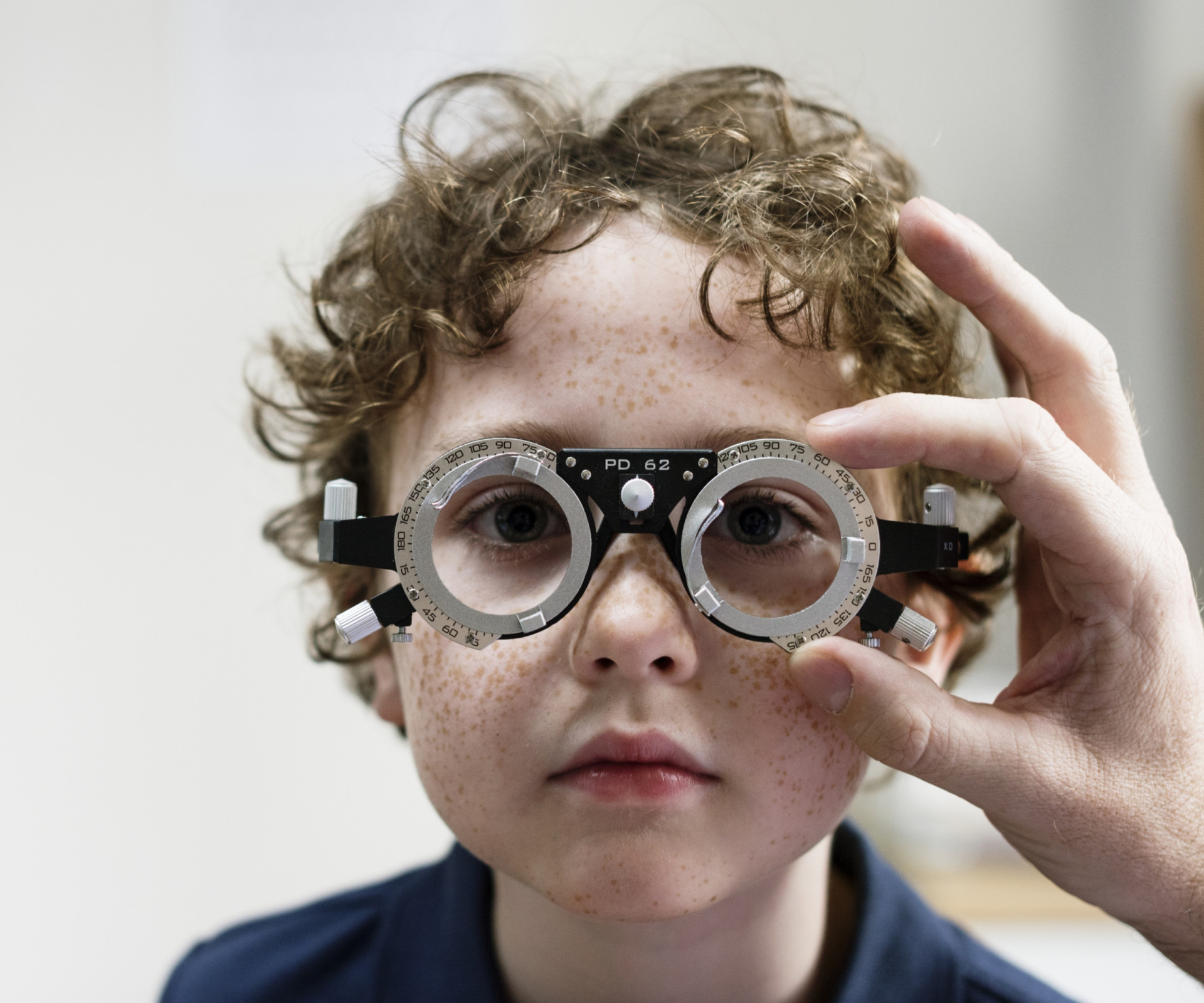 Les enfants de plus en plus myopes : doit-on s'inquiéter