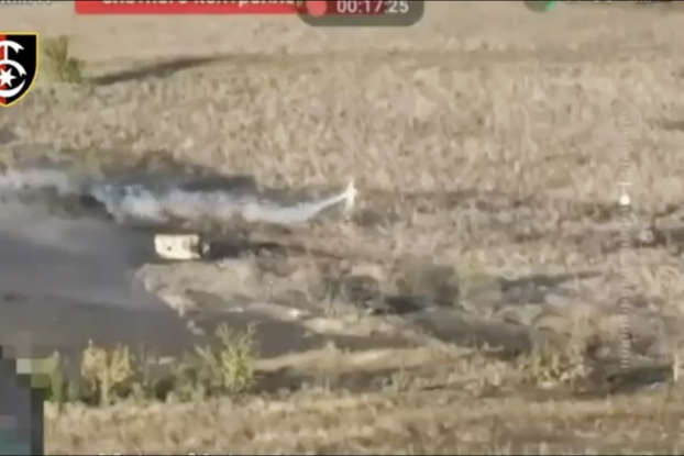 Dramatic drone strike: Ukrainian flamethrower takes aim at Russian tank Dramatic drone strike: Ukrainian flamethrower takes aim at Russian tank