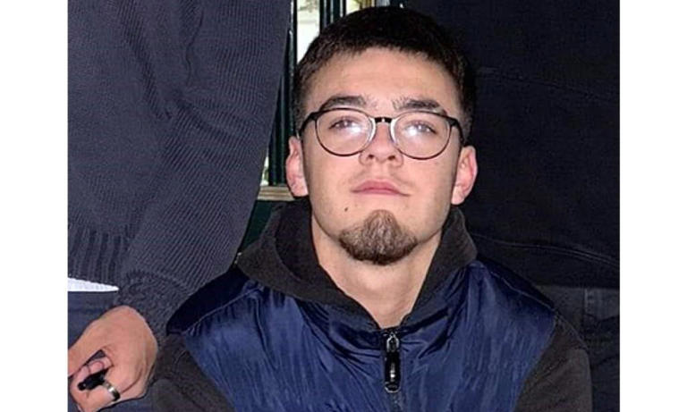 16enne esce di casa per andare a scuola e scompare nel nulla, appello ... 16enne esce di casa per andare a scuola e scompare nel nulla, appello ...