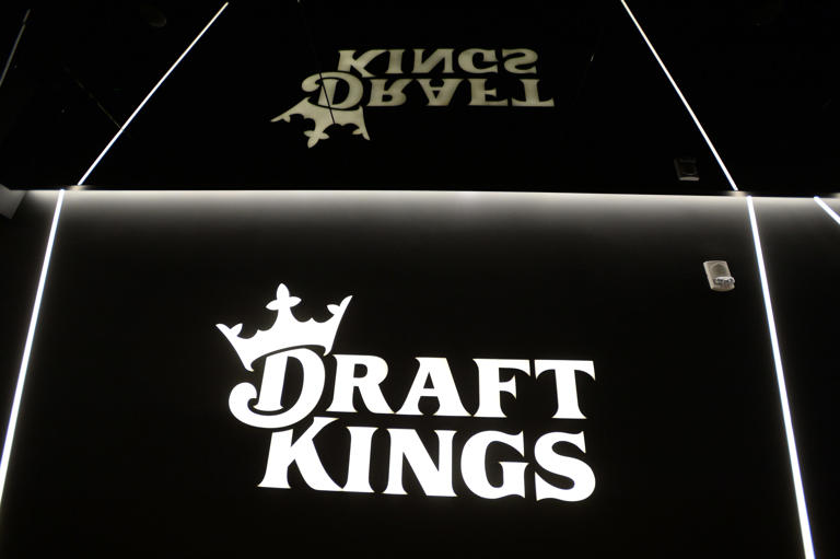 Massachusetts hits DraftKings with $450K fine for allowing credit card ...