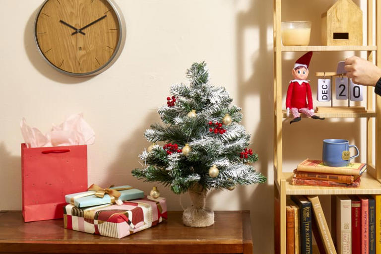 This cute Christmas activity will keep your kids entertained for an hour