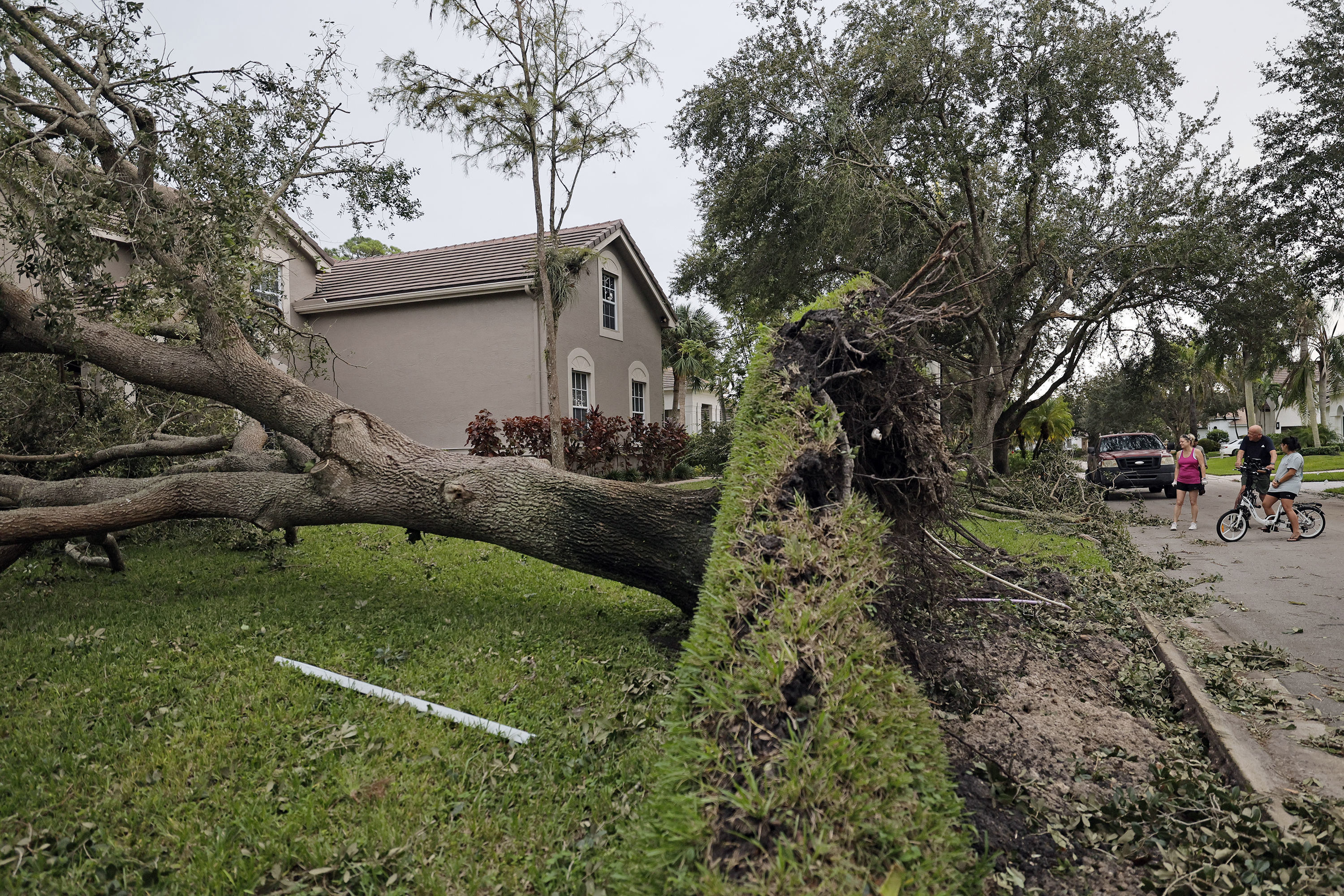 ‘It looks like a war zone’: Residents faced terrifying moments as ... ‘It looks like a war zone’: Residents faced terrifying moments as ...