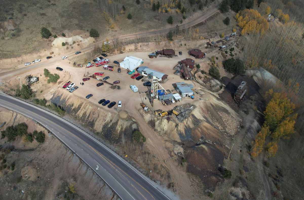 A tour guide died after visitors were trapped in a 1,000-foot-deep ... A tour guide died after visitors were trapped in a 1,000-foot-deep ...