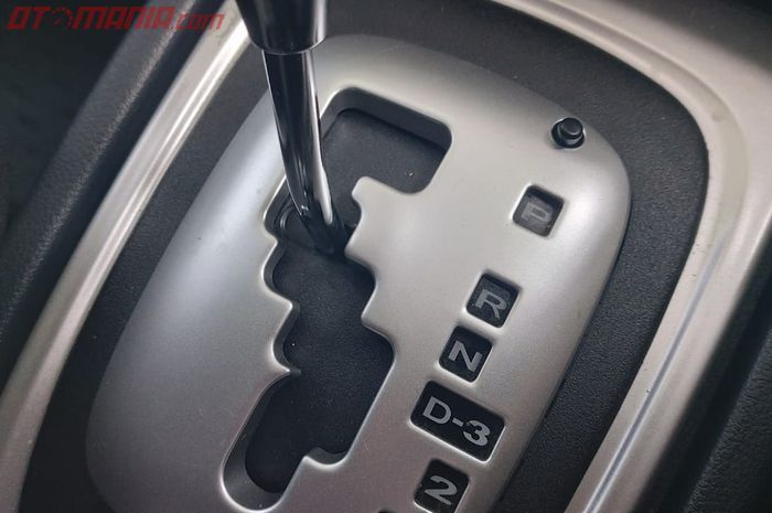 Harus Paham, Perbedaan Tuas Transmisi Gate dan Lurus Pada Mobil Matik