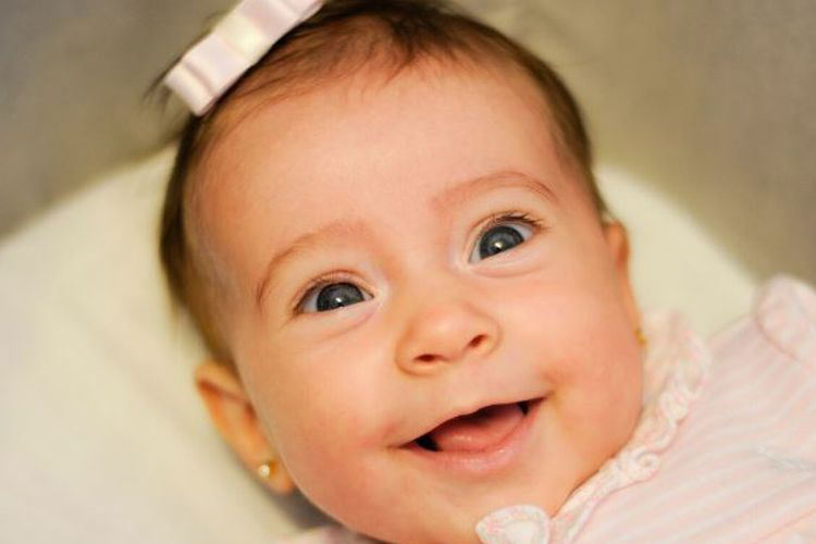7 Rangkaian Nama Bayi Perempuan Cantik Bermakna Cahaya, Cek Moms! 7 Rangkaian Nama Bayi Perempuan Cantik Bermakna Cahaya, Cek Moms!