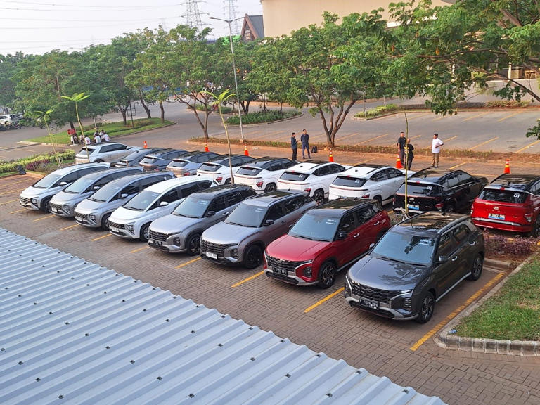 Ternyata ini alasan pemilik mobil selalu angkat wiper saat parkir lama