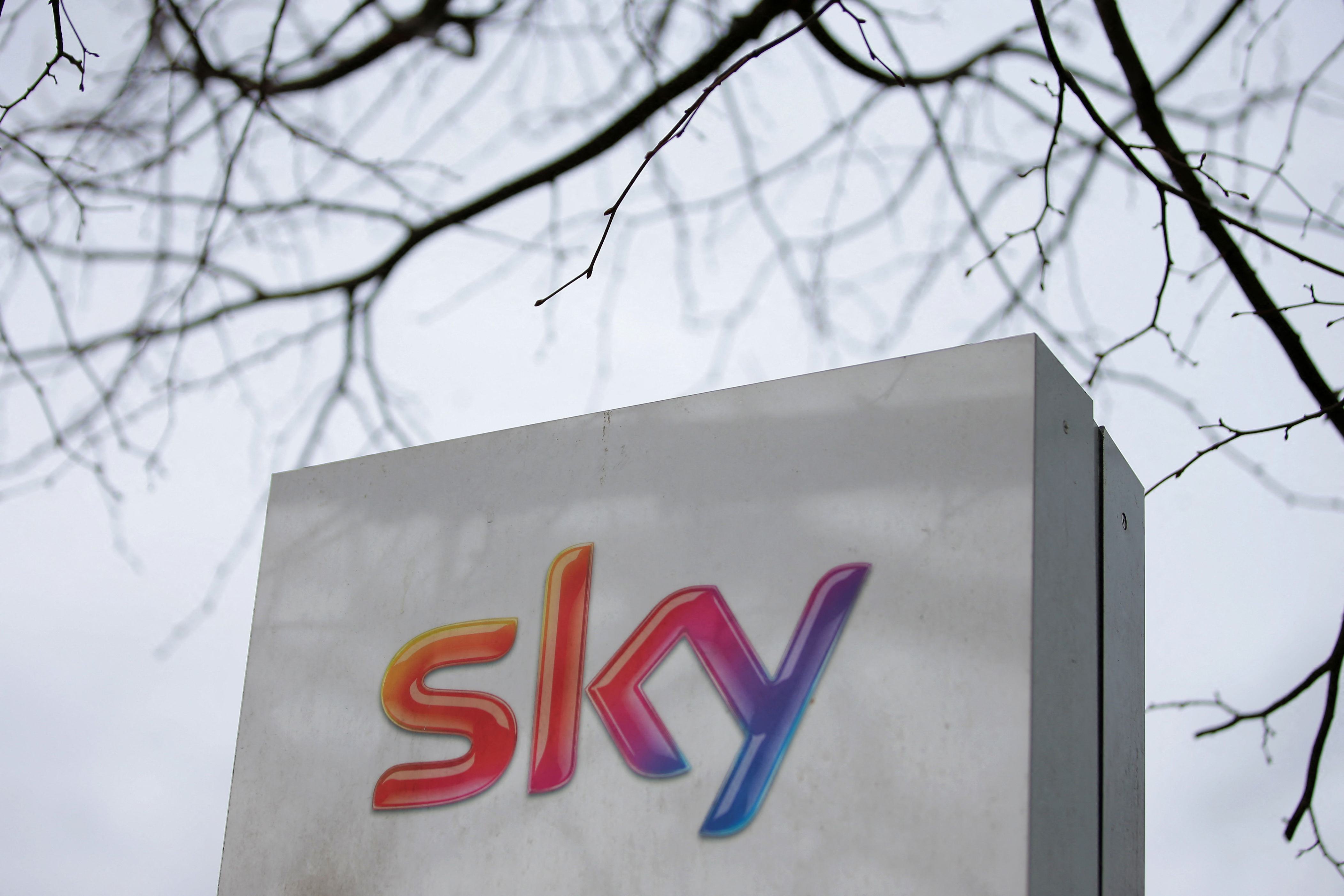 Is Sky TV still down? Major outage leaves thousands of UK customers ...