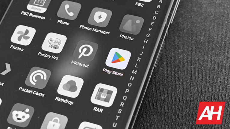 Apple & Google reportedly hosted blacklisted apps despite US sanctions