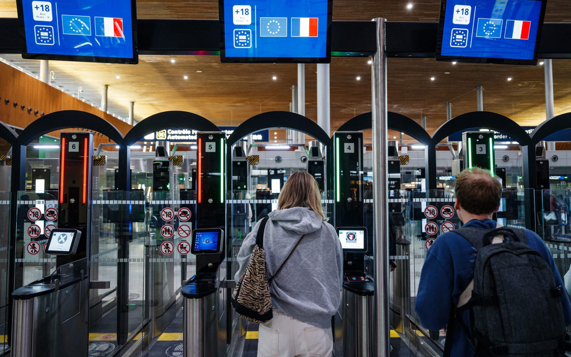 EU backtracks on border fingerprint checks EU backtracks on border fingerprint checks