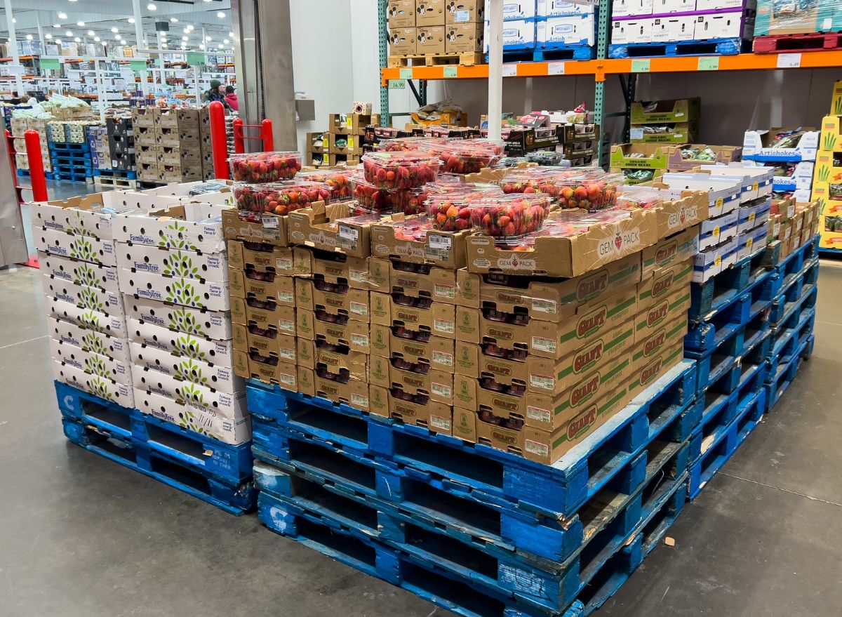 Costco Shoppers Frustrated by Low-Quality Produce: 'Lots of Moldy, Soft ...