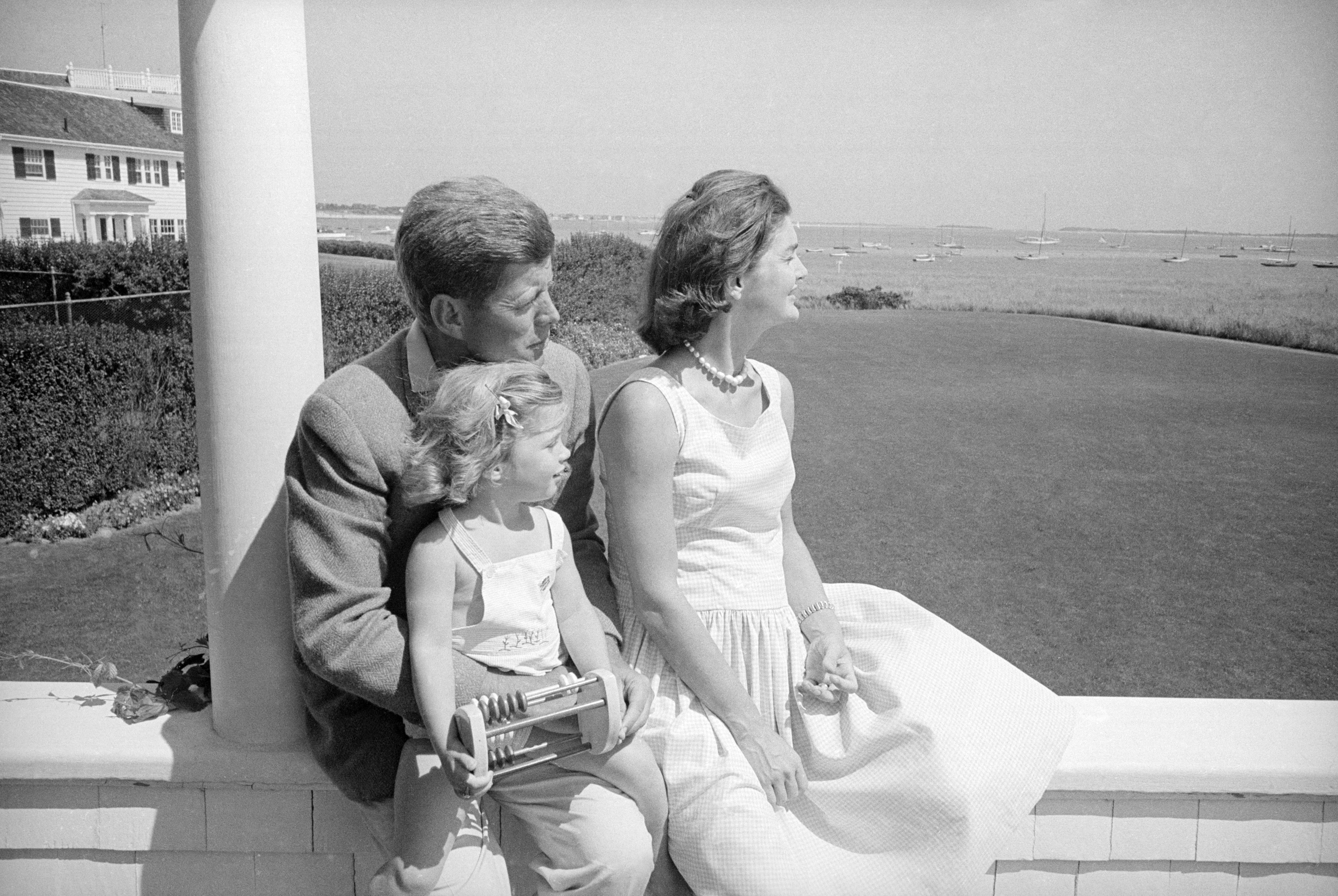 34 Rare Photos Depicting Life Inside the Kennedy Compound, Through the ...