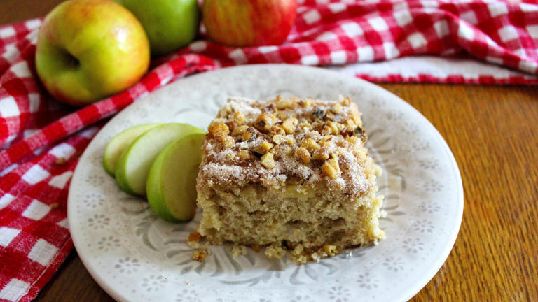 Simple To Make, This Dutch Apple Cake Is Addictive And Guaranteed To Be ...