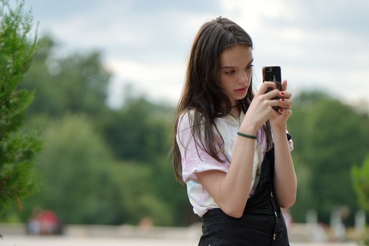 Social media bans for teenagers lack evidence and pose risks ...