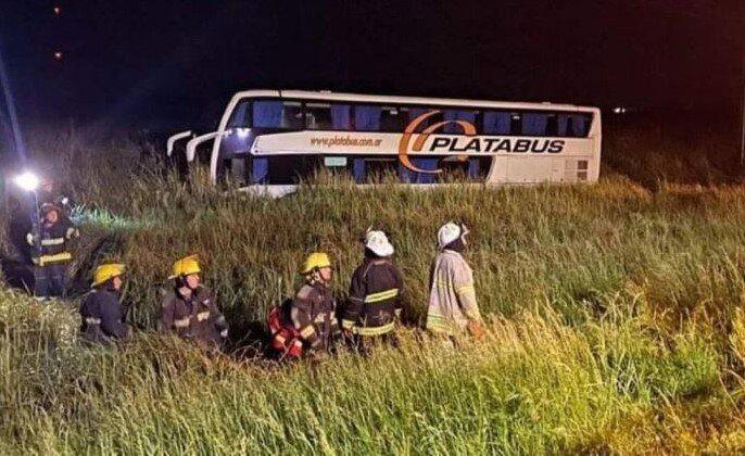 Trágedia en Ruta 2: un muerto y 14 heridos por el despiste de un micro ... Trágedia en Ruta 2: un muerto y 14 heridos por el despiste de un micro ...