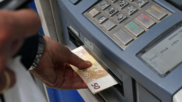 Επίδομα 250 ευρώ κάθε Νοέμβριο: Ποιοι ειναι οι δικαιούχοι της ...