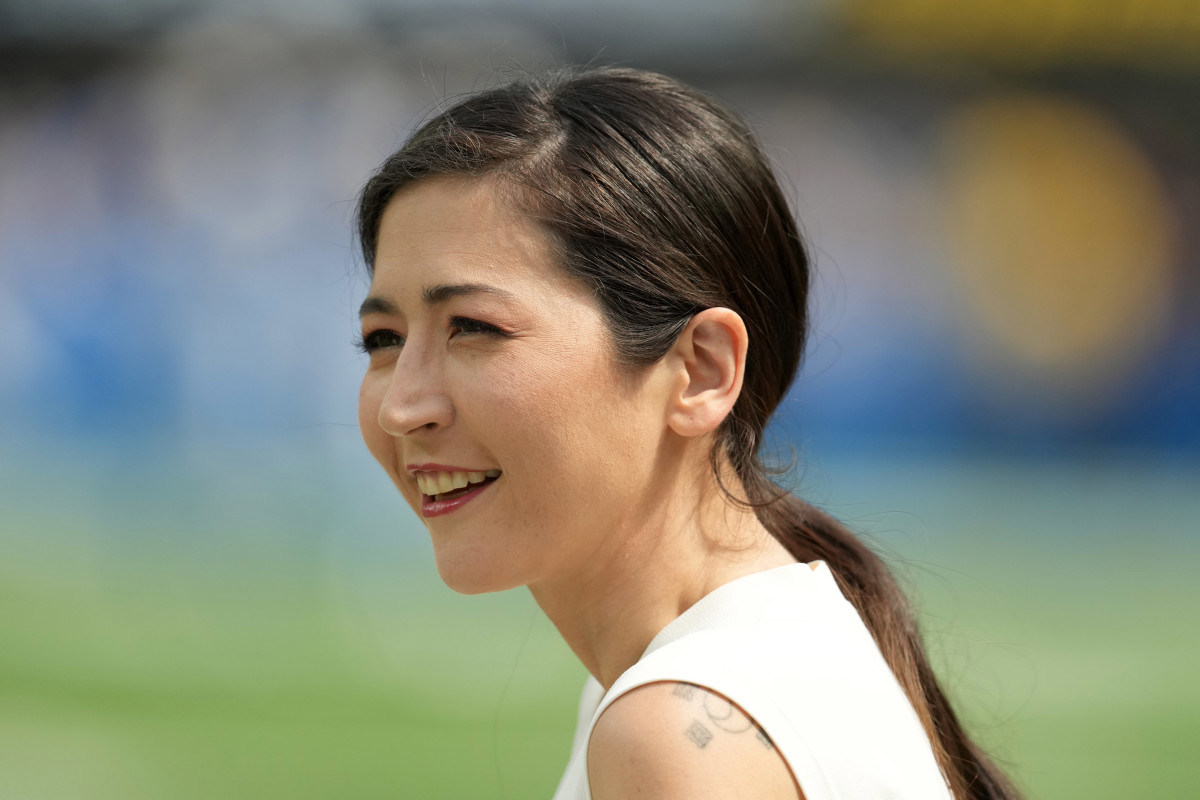 Fans React to ESPN Reporter Mina Kimes' Outfit for 'Monday Night Football Fans React to ESPN Reporter Mina Kimes' Outfit for 'Monday Night Football