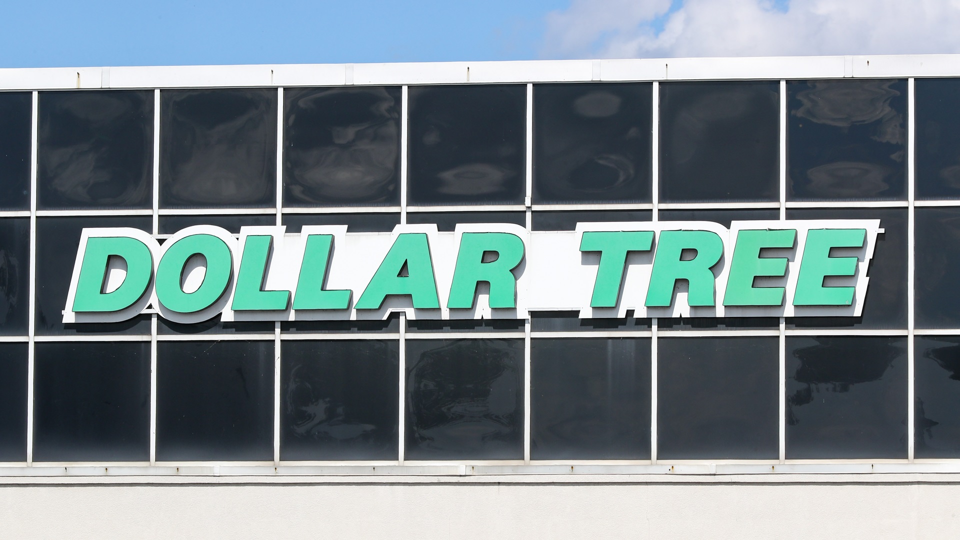 4 Things Dollar Tree Is Doing To Navigate Tariffs — Will They Keep ...
