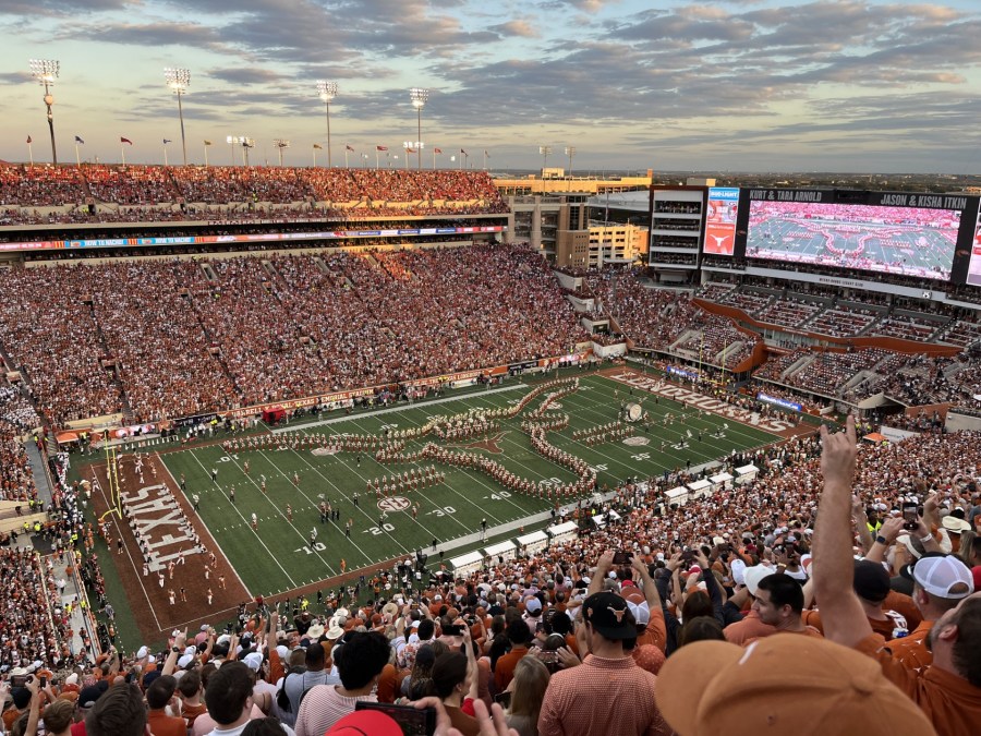 Longhorns stats: UT fans set new attendance record at DKR-Texas ...