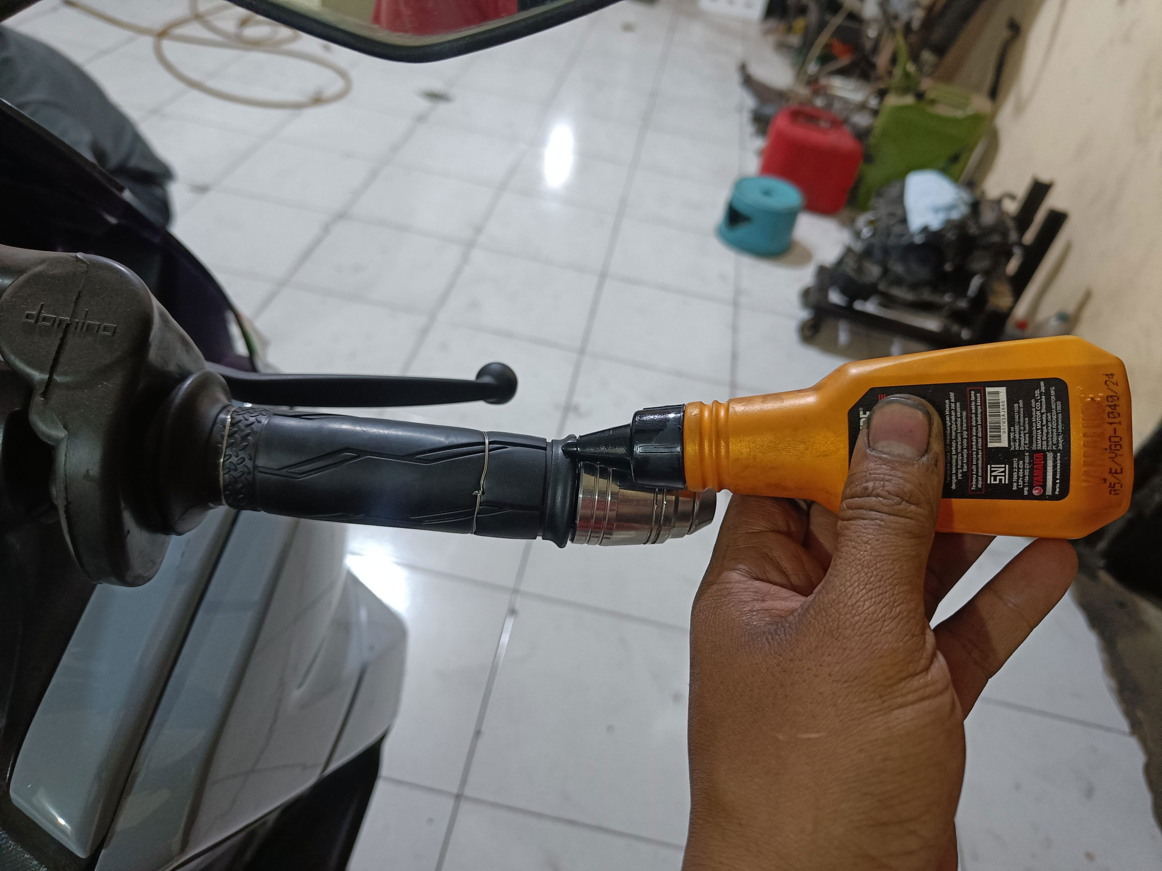Bikin Grip Gas Motor Matic Seret Jadi Lebih Enteng, Lumasi Bagian Ini