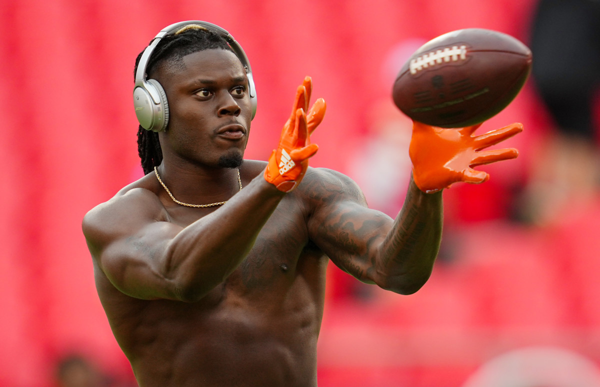 Browns Meet with Star Tight End Per Report