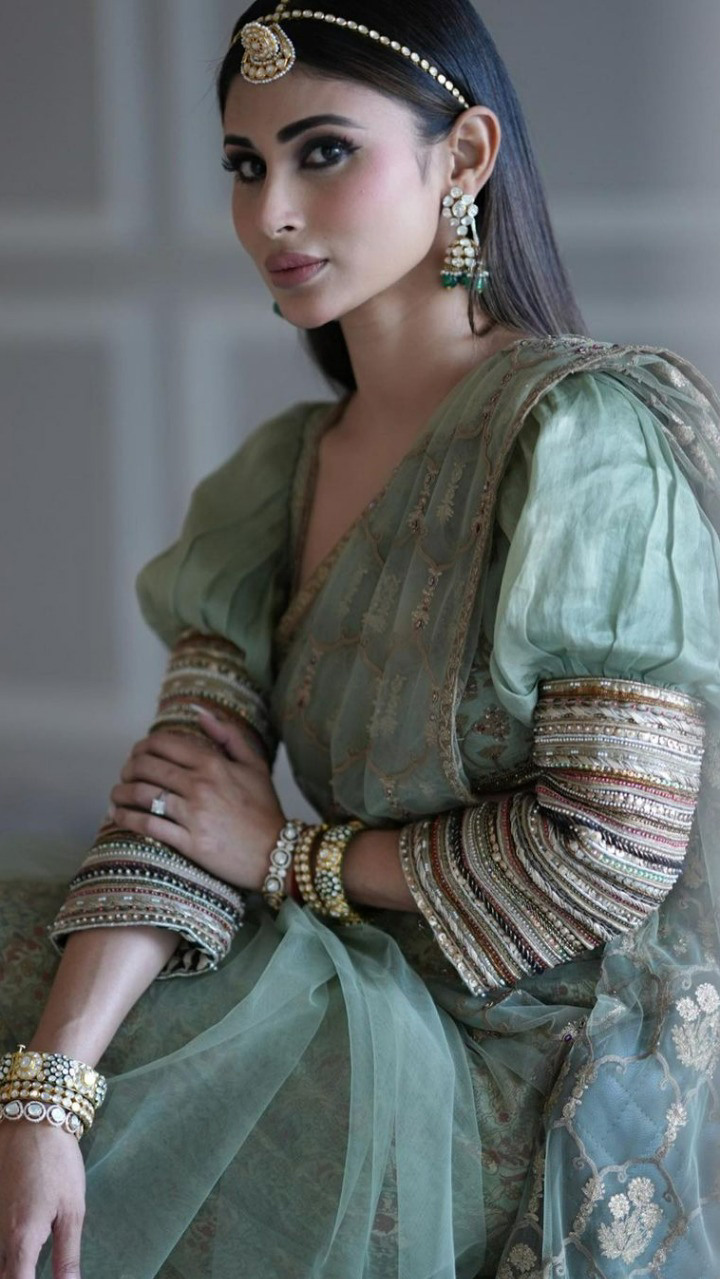 Ethnic Style Tips To Take From Mouni Roy Ethnic Style Tips To Take From Mouni Roy