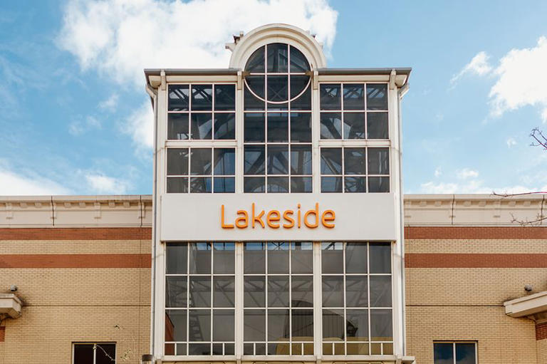 Popular sportswear store closes at Lakeside Shopping Centre