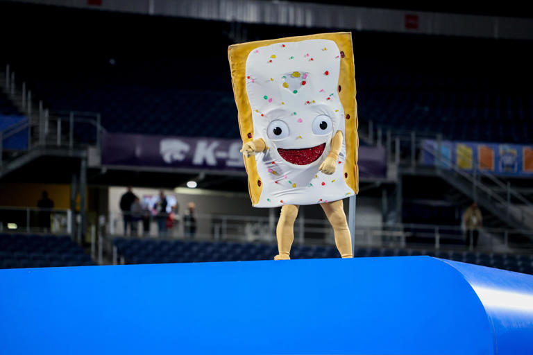 Pop-Tarts Bowl trophy, explained: Functioning toaster part of bowl game ...