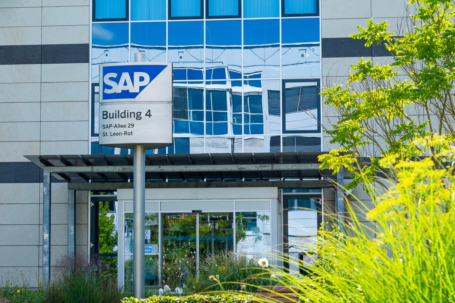 SAP set to offer concessions to settle EU antitrust investigation: report
