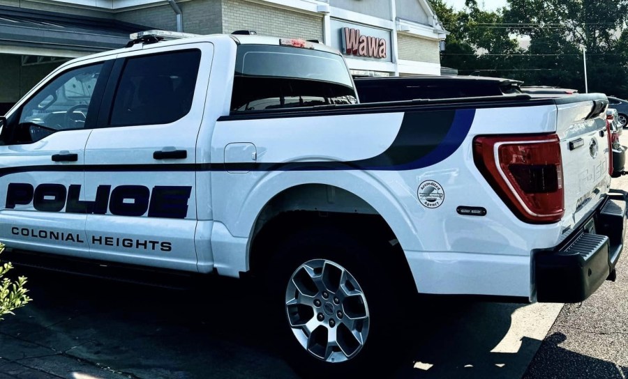 Colonial Heights woman accused of robbing Walgreens at gunpoint