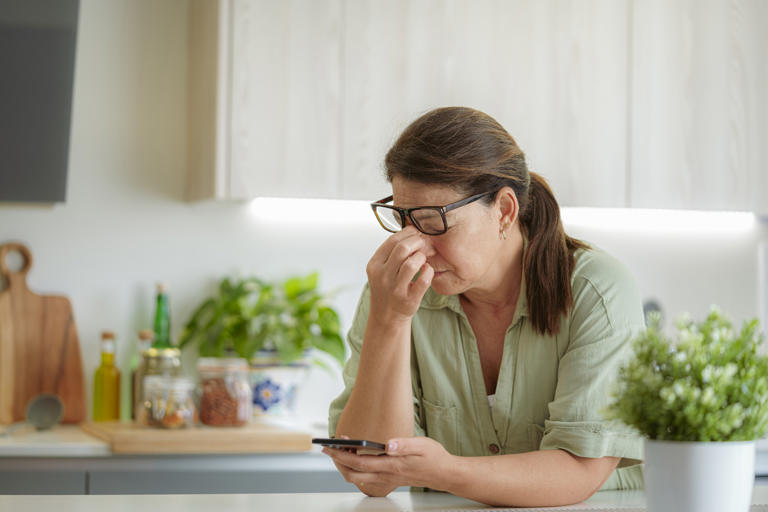 Doctors Reveal What Causes Sudden Flashes of Light in Your Eye