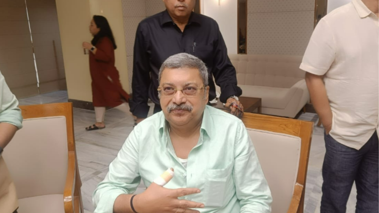 TMC's Kalyan Banerjee smashes glass water bottle after altercation with ... TMC's Kalyan Banerjee smashes glass water bottle after altercation with ...