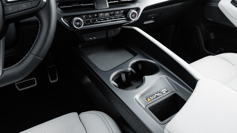 2024 Acura ZDX SUVOTY Review: When Platform Sharing Is a Bummer