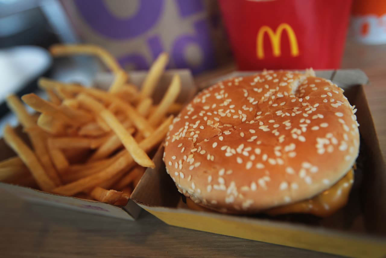 McDonald’s Stock Plunges 7% After CDC Ties Quarter Pounder to 1 E. Coli ... McDonald’s Stock Plunges 7% After CDC Ties Quarter Pounder to 1 E. Coli ...